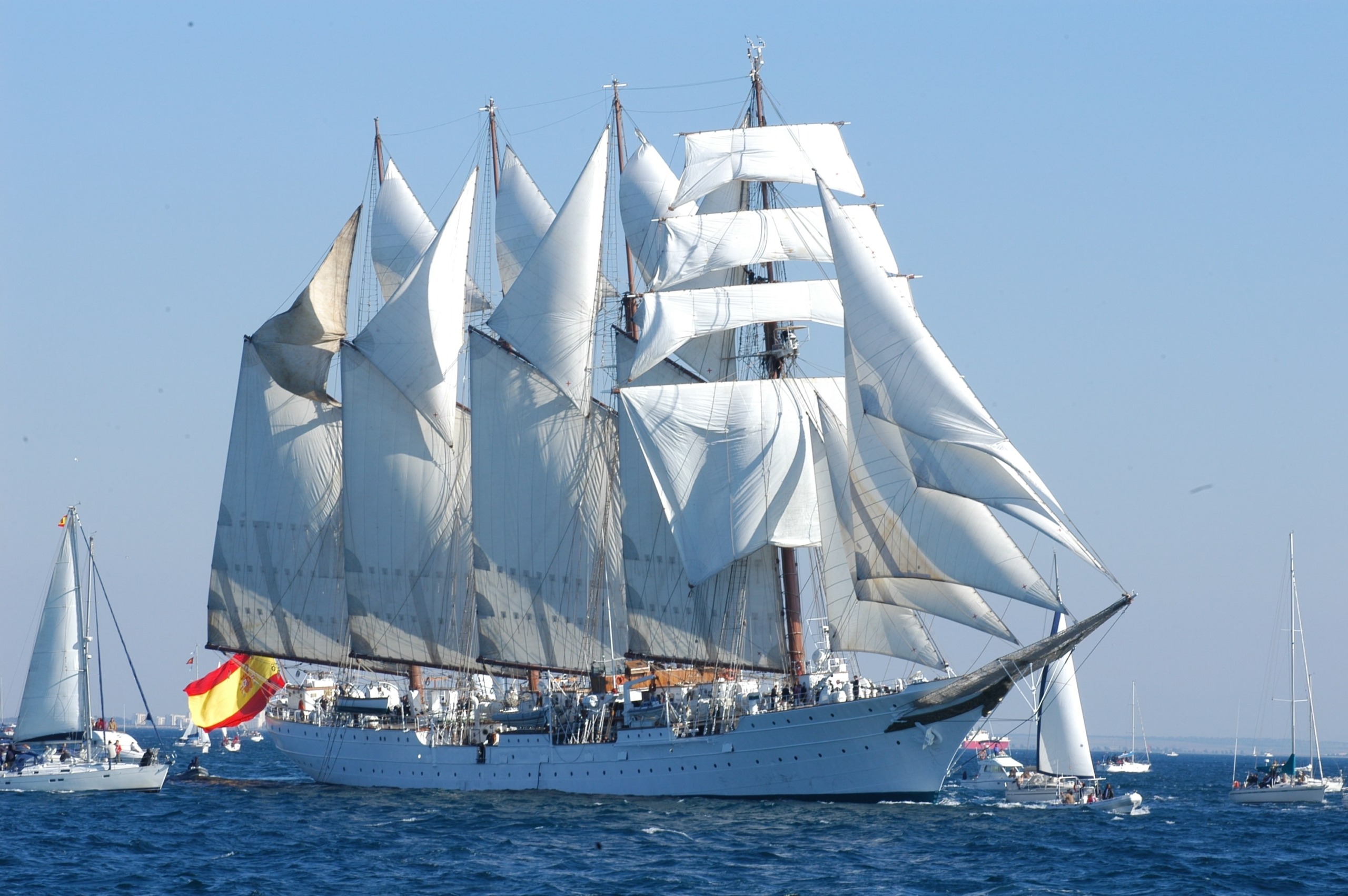 Spanish Training Ship Juan Sebastian Elcano Arrives in the Philippines ...